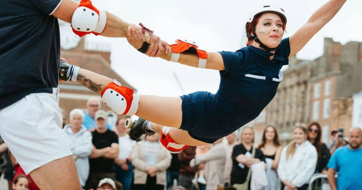 15ft6: Les Patineurs | IF: Milton Keynes International Festival