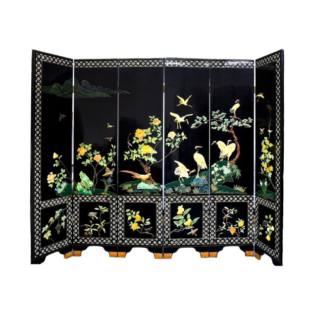 Impresionant paravan tip Coromandel, din laque de Chine, decorat cu ...