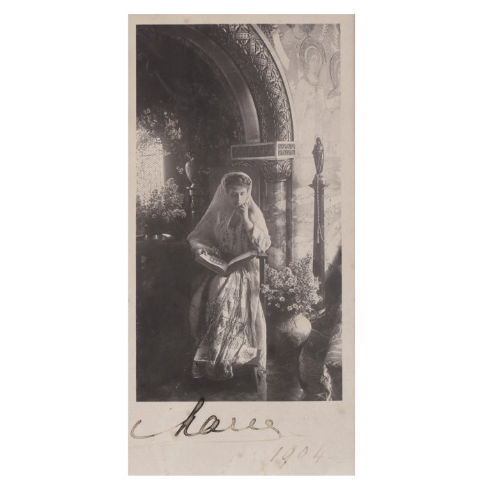 Image of Fotografie ilustrând-o pe Regina Maria, la Palatul Cotroceni ...