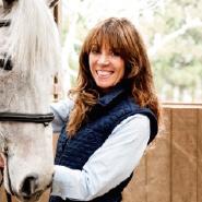 Stacy Gregg: Lebenslauf, Bücher und Rezensionen bei LovelyBooks