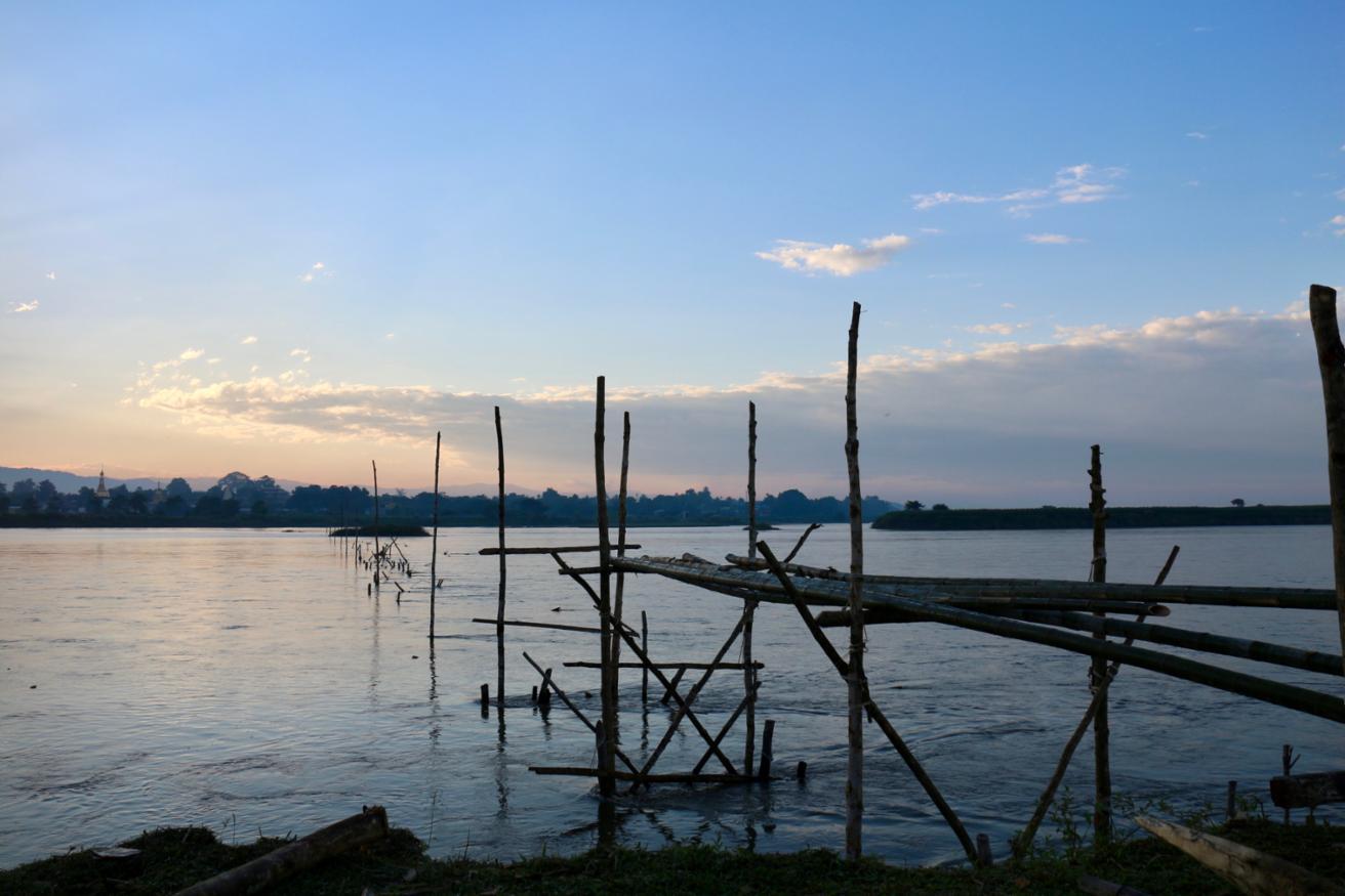 257 - BURMA : THE “HANDMADE” BRIDGE OF MYANMAR