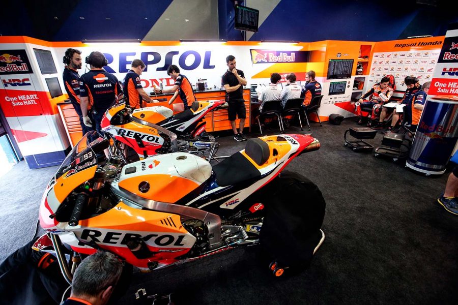 What’s a MotoGP test day like? - Box Repsol