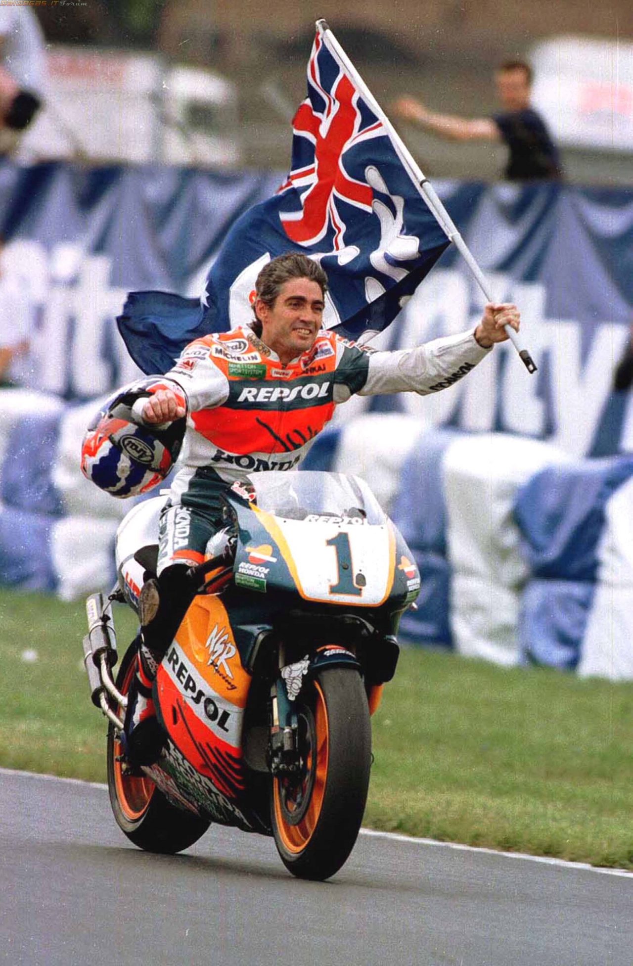 El implacable Mick Doohan: Cómo pasó de casi perder una pierna a ganar ...