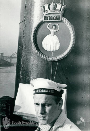 The Ship's Crest of HMS Tiptoe - South Tyneside Libraries