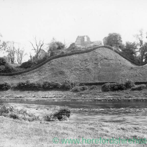 Clifford castle from river - Herefordshire History
