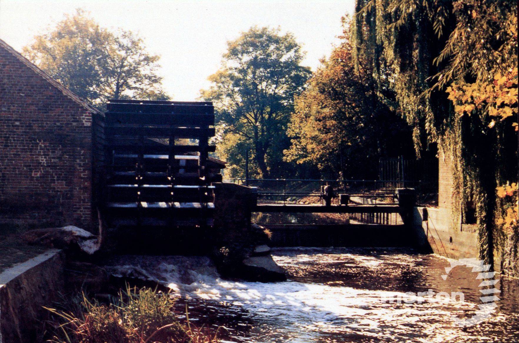 Merton Abbey Mills: Cast iron waterwheel - Merton Memories Photographic ...