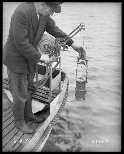 Queen Mary Reservoir, depth sampling apparatus - Thames Water