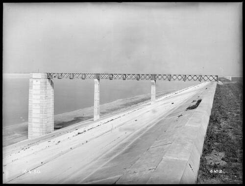 King George 6th Reservoir, inlet tower and bridge - Thames Water