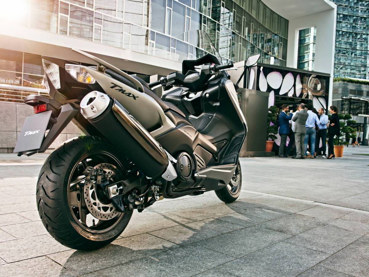 Yamaha T-Max 530 2015 - Precio, fotos, ficha técnica y motos rivales