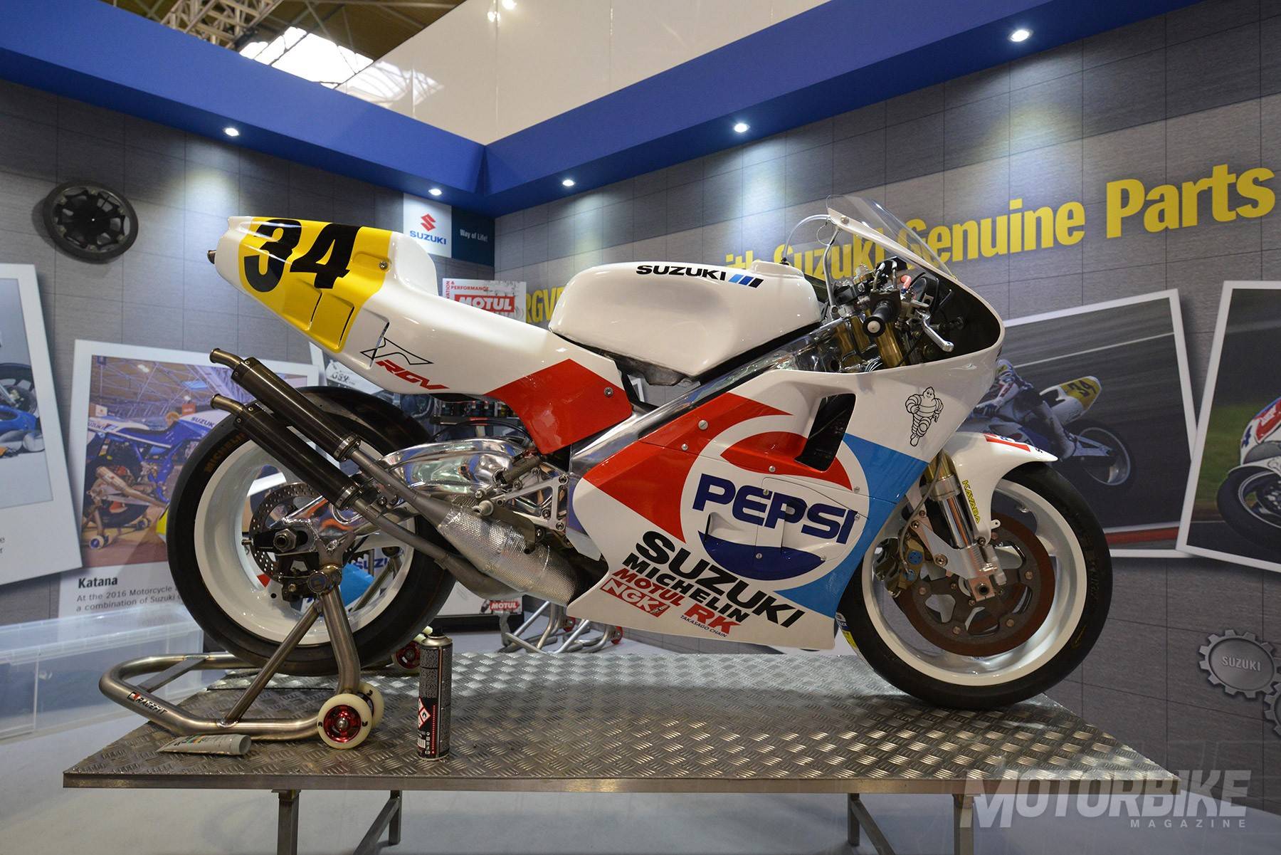 Suzuki RGV500 1989 de Kevin Schwantz, restaurada en directo - Motorbike ...