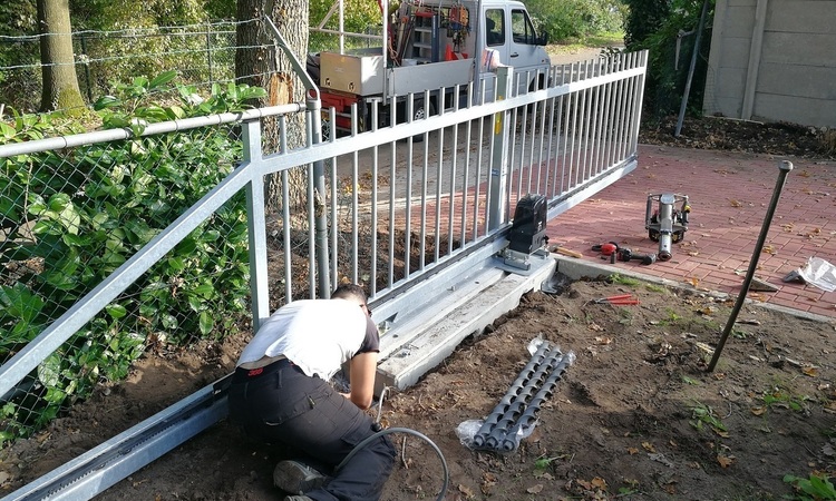 Electric gate counter balance