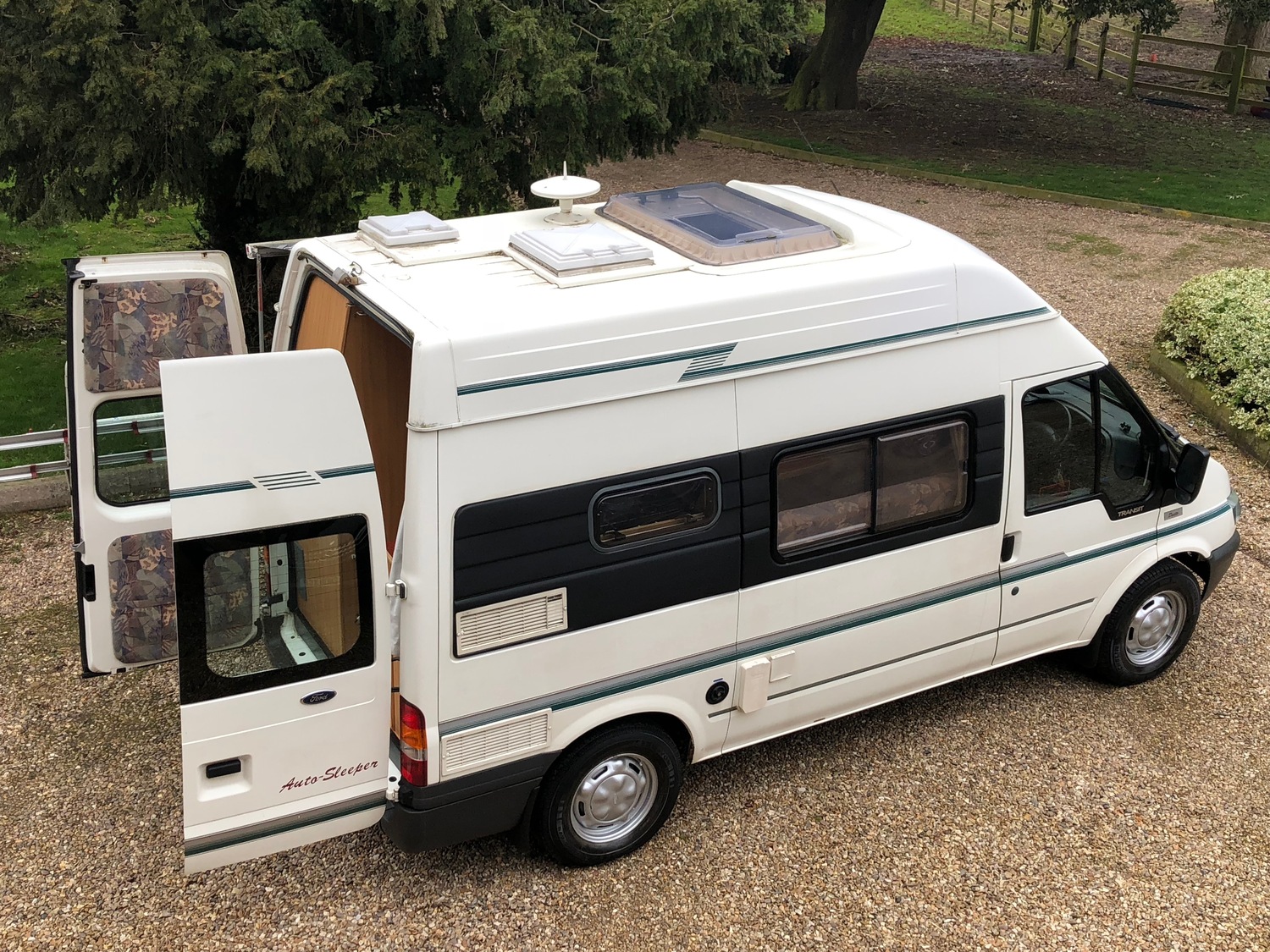 Auto Sleeper Duetto Camper Van - 2001(51)reg Ford Transit 2.4TD - 54520 ...