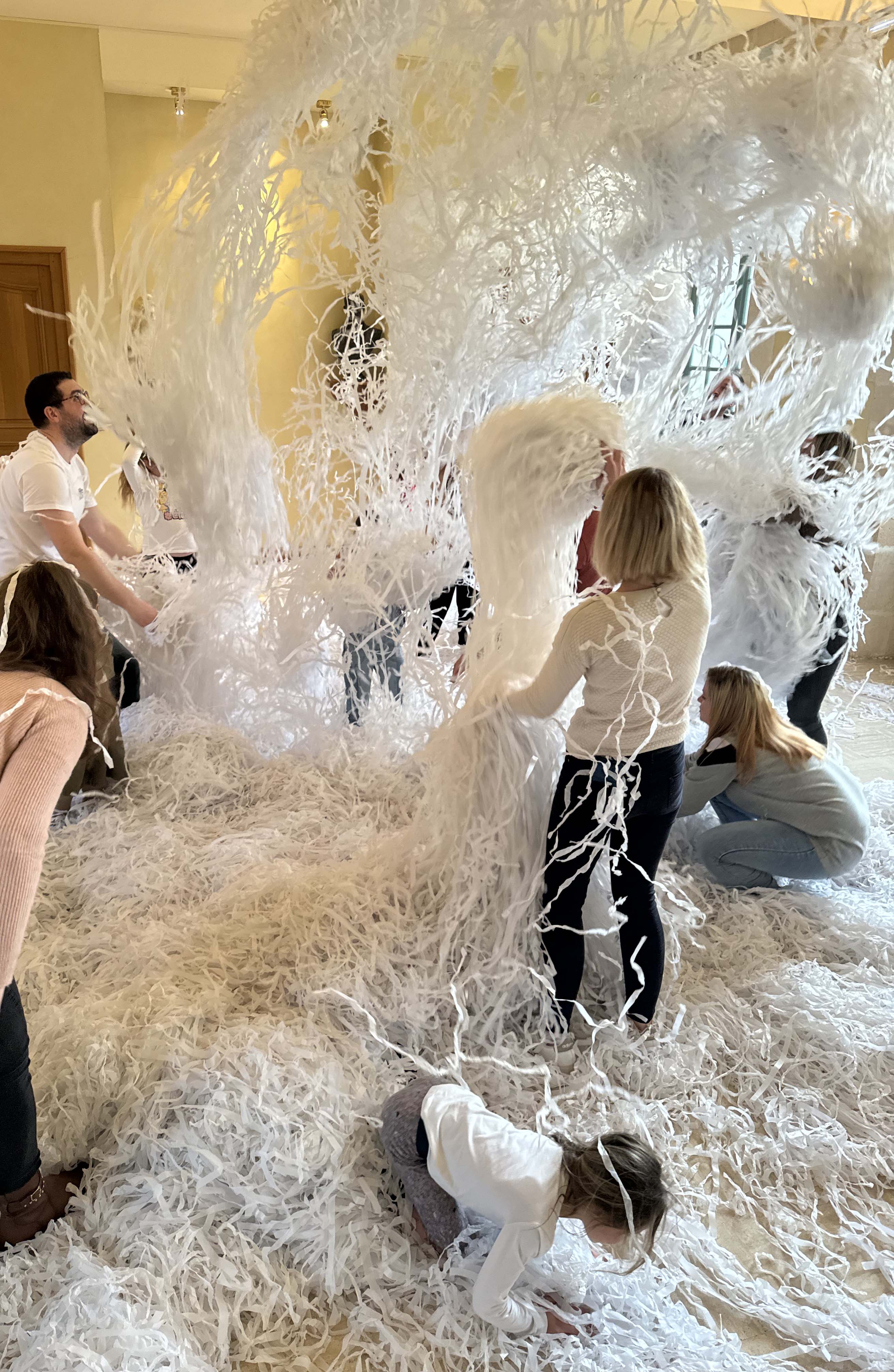 PaperShow : Une explosion de papier et du fun ! - Ulule