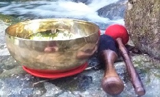 Offrir un soin authentique aux Bols tibétains