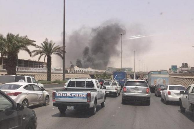 الدفاع المدني يسيطر على حريق بالقرب من مول تجاري شهير شرق الرياض صور
