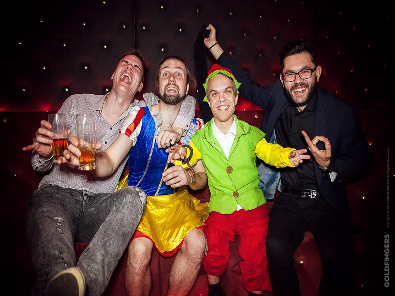 Attaché à un nain pour mon EVG à Prague