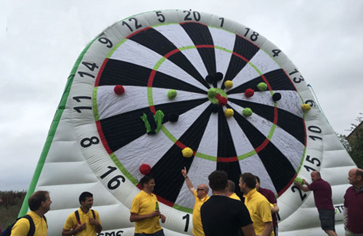 Foot Dart Indoor Junggesellenabschied Warschau Ideen | Crazy JGA