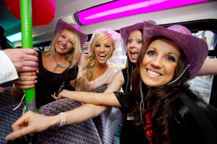 Party Bus Bar Crawl Hen Weekends Ideas in London | Maximise