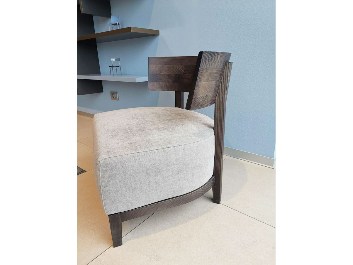 Poltrona imbottita Thomas in legno, Flexform - Deesup