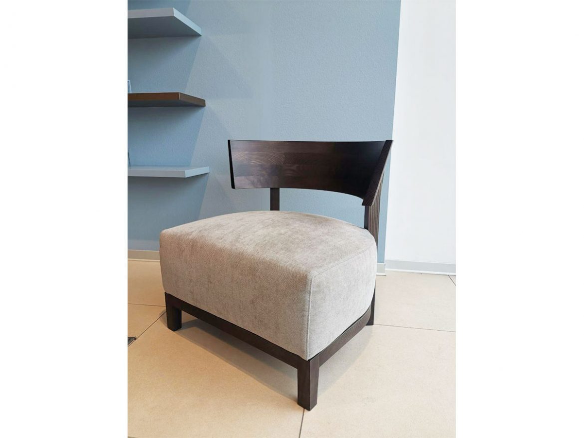 Poltrona imbottita Thomas in legno, Flexform - Deesup