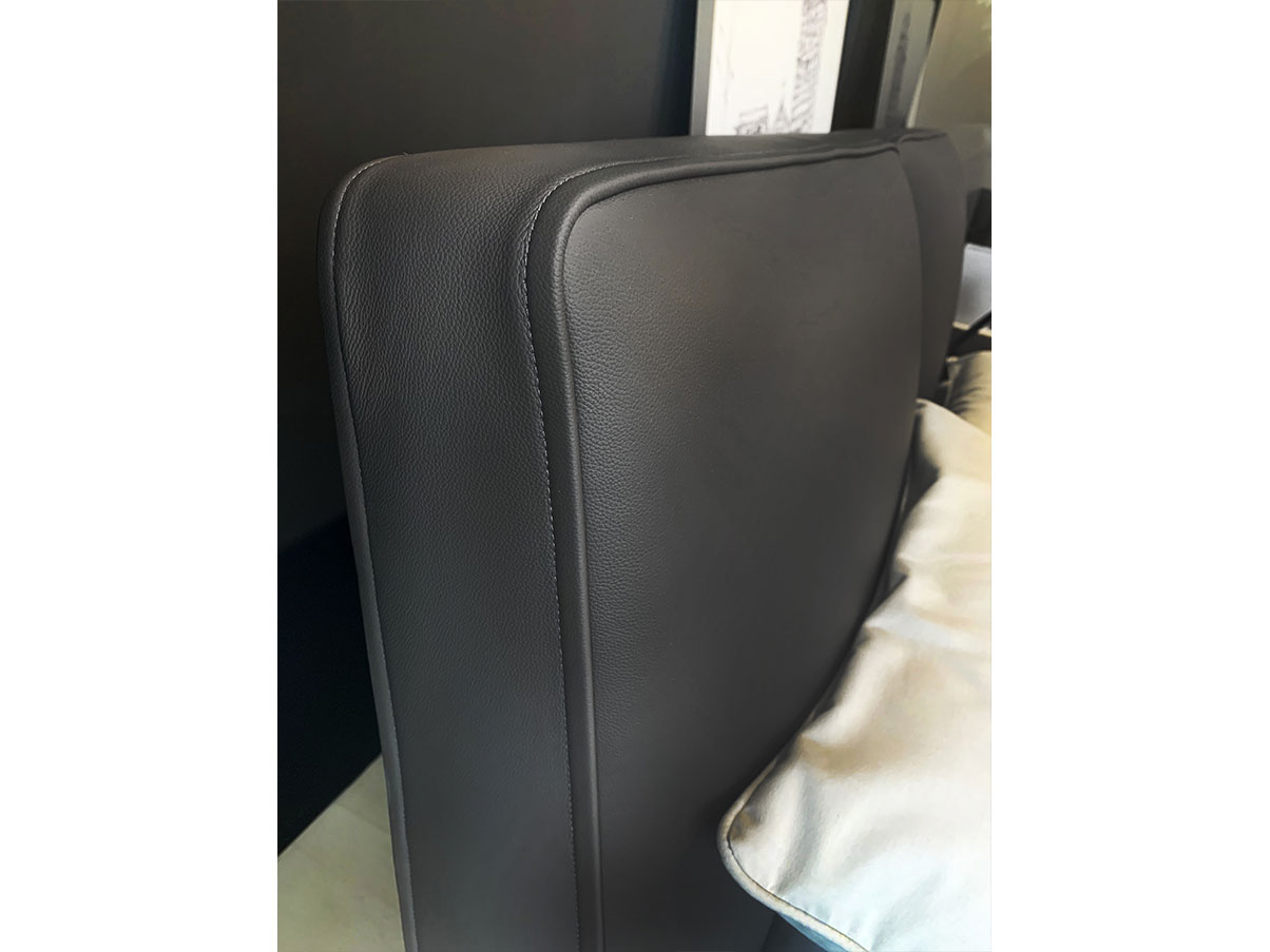 Letto matrimoniale Park 1 in pelle (antracite), Poliform - Deesup