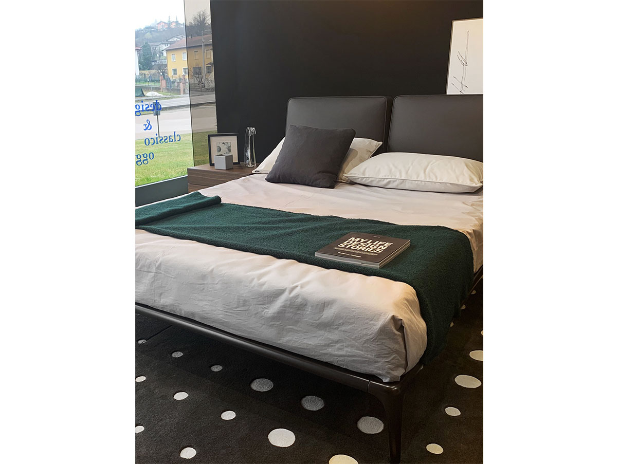 Letto matrimoniale Park 1 in pelle (antracite), Poliform - Deesup