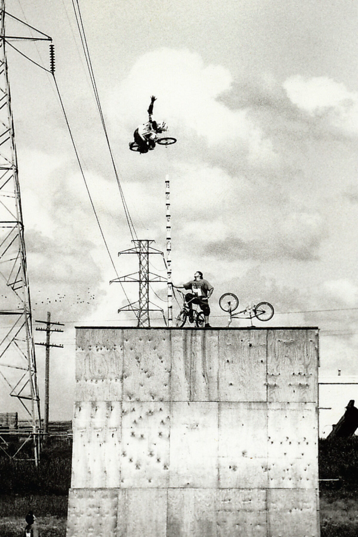 Mat Hoffman - The Dangers Of Flying On A Budget - DigBMX