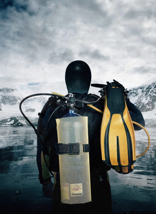 Gold Divers: Under the Ice - Discovery UK