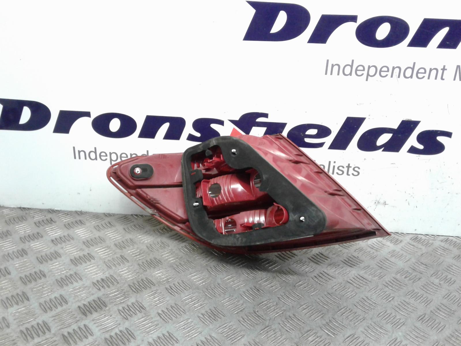 R Taillight C Class Mercedes 2010