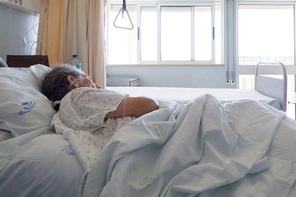 Reducing the effects of immobility during hospital admissions | Nursing ...