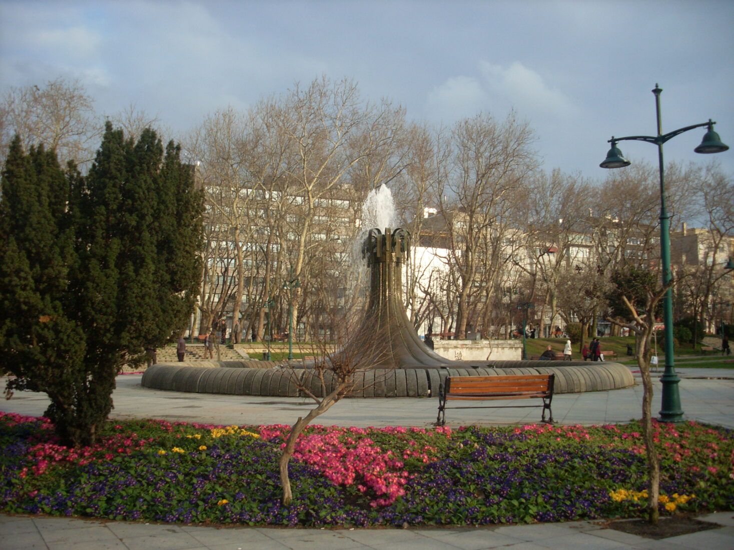 Istanbul court halts explosive Taksim Gezi Park overhaul