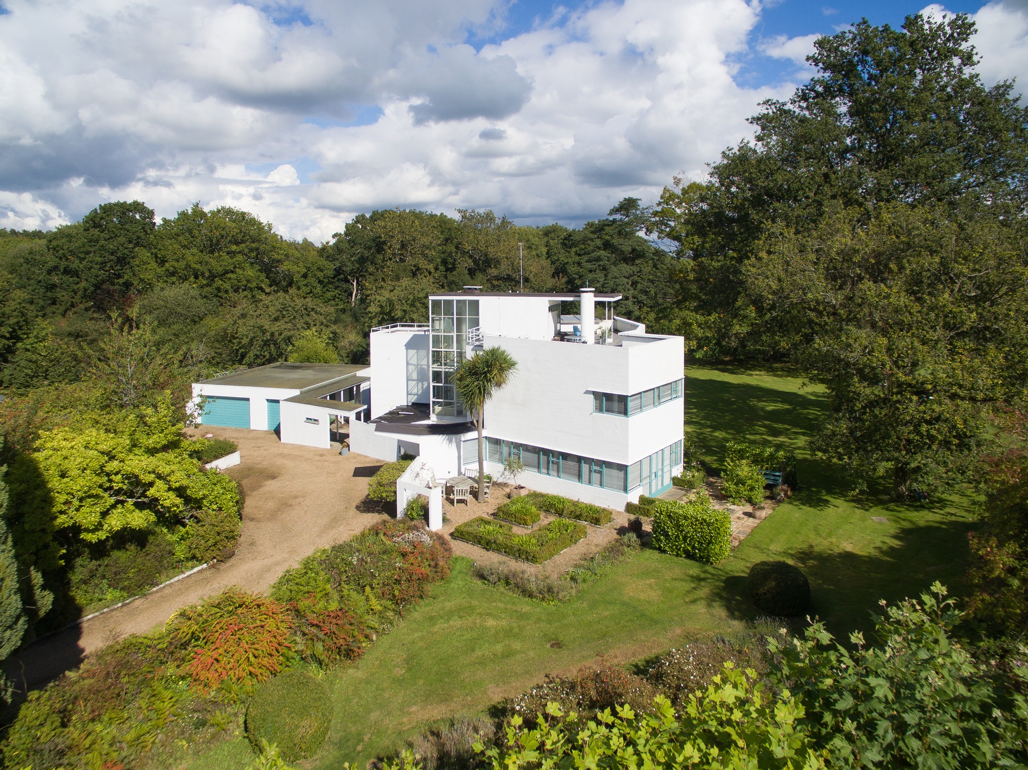 'Remarkable' early Amyas Connell house goes on market