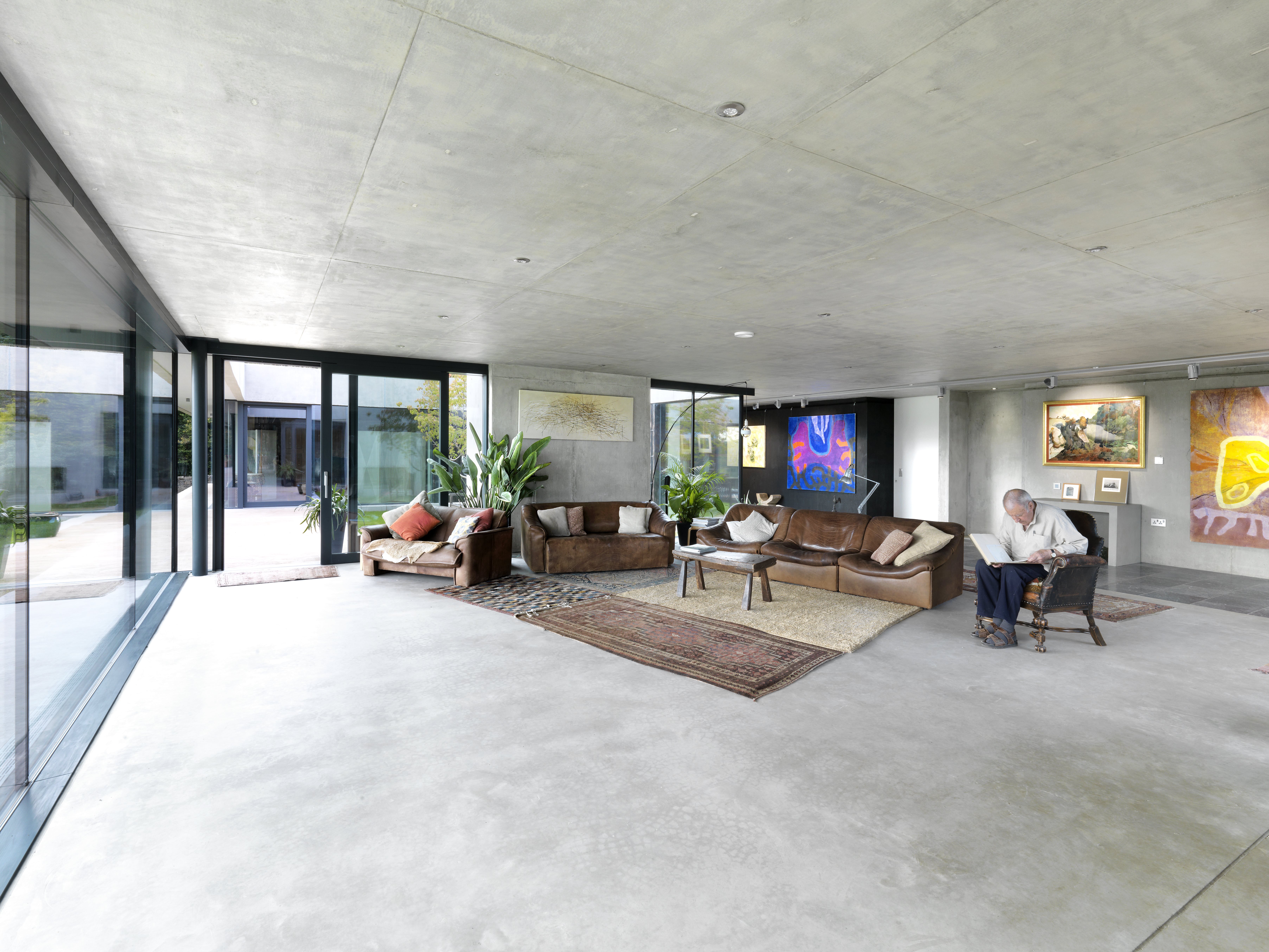 Outhouse by Loyn & Co