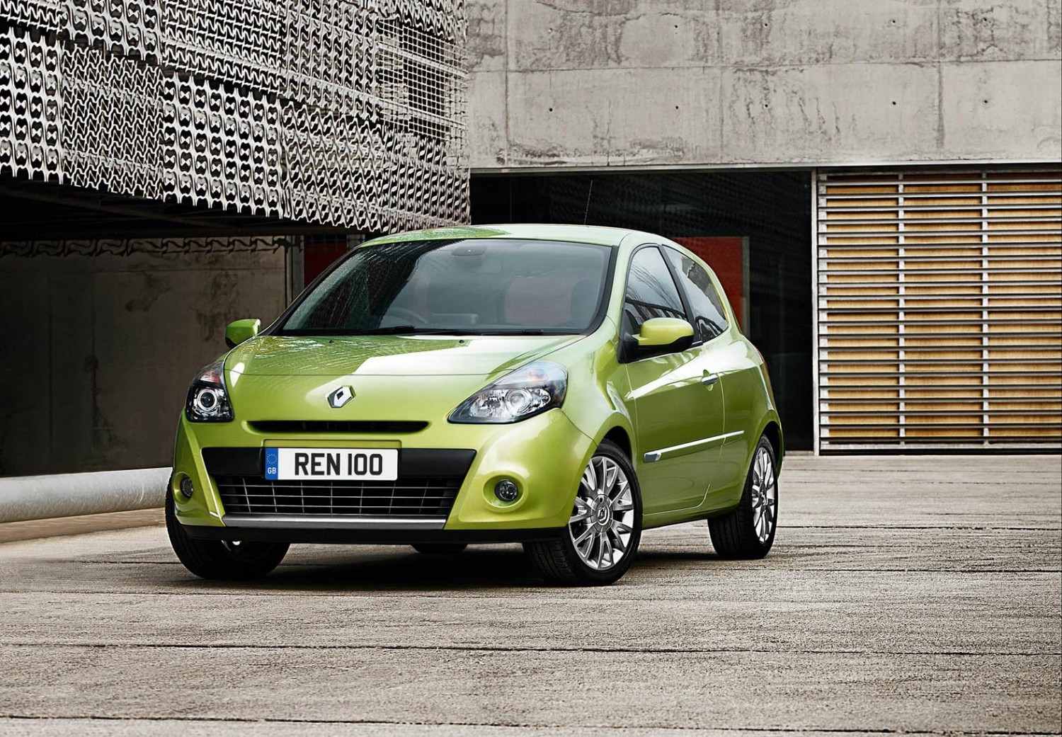 Plate change with Pzaz | Eurekar