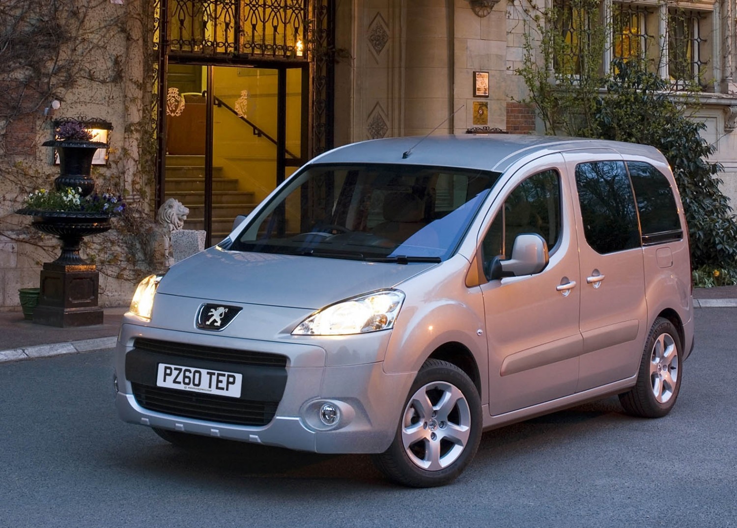 Peugeot Partner Tepee S e-HDi 112 EGC | Eurekar
