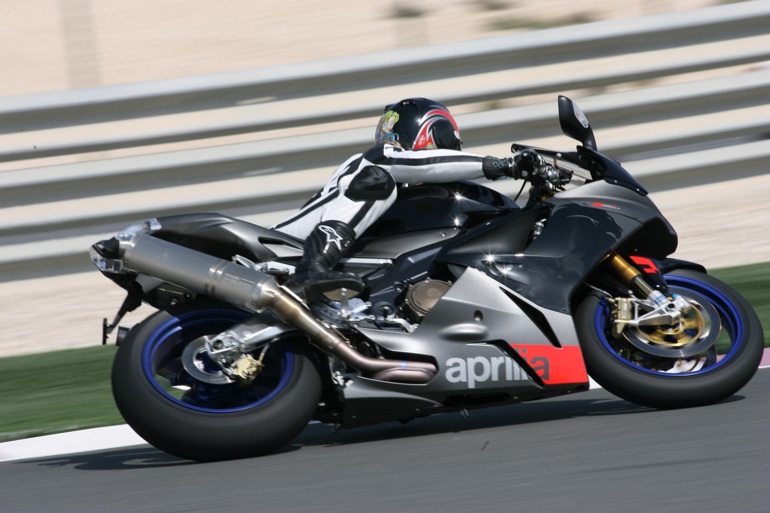 Aprilia RSV1000 - a classic superbike | Eurekar