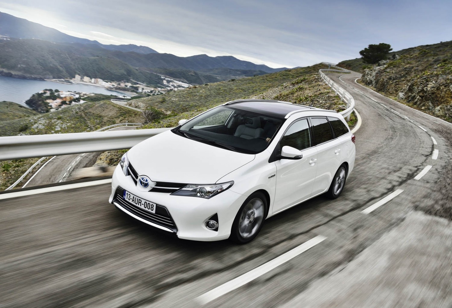 Estate boost for Auris line-up | Eurekar