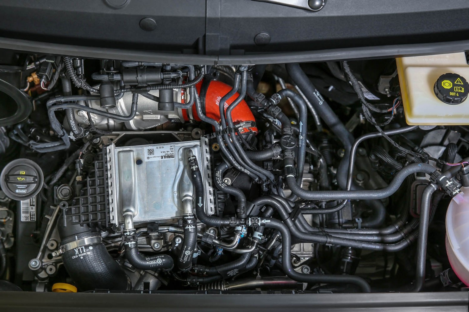 Volkswagen Crafter goes it alone | Eurekar