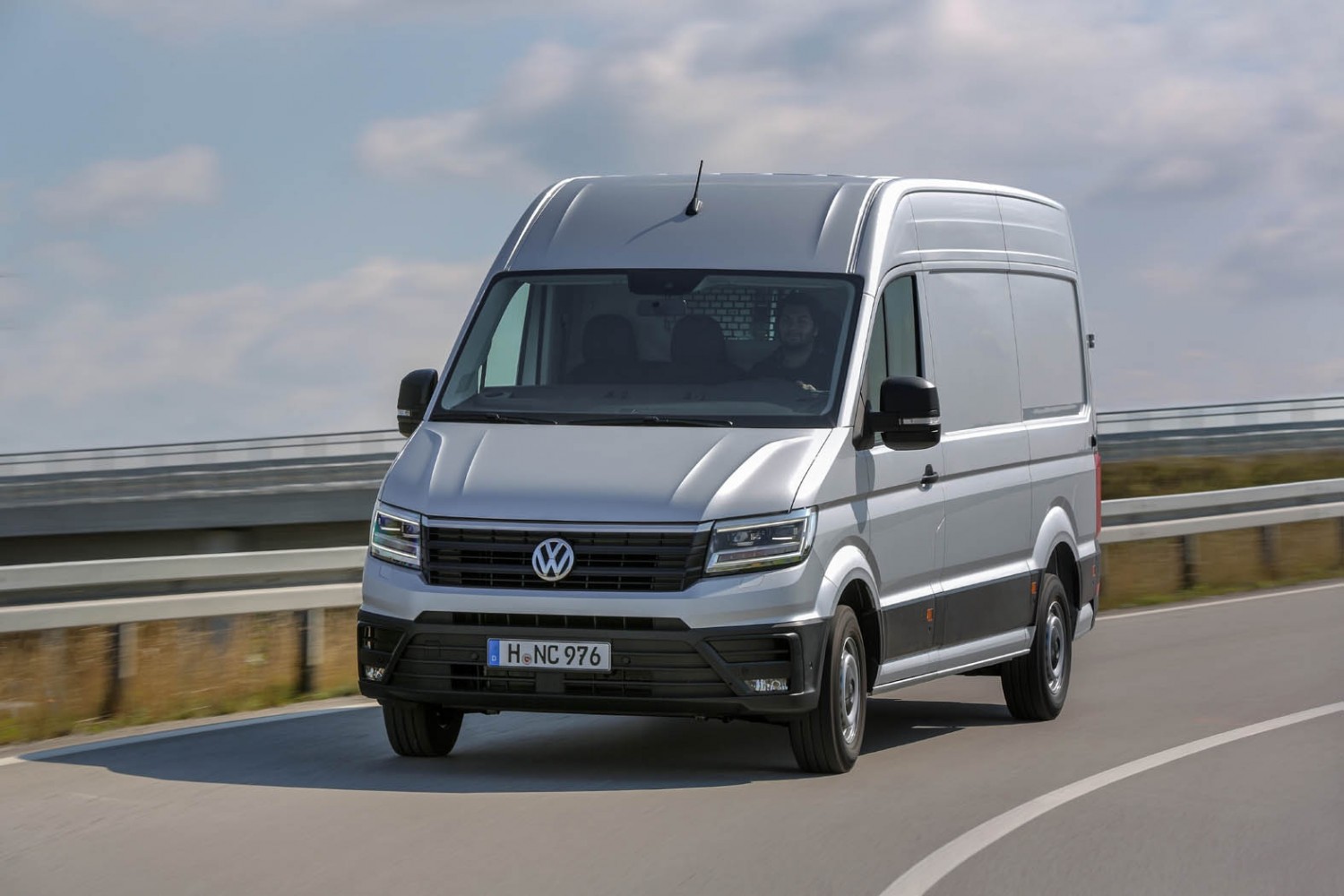 Volkswagen Crafter goes it alone | Eurekar
