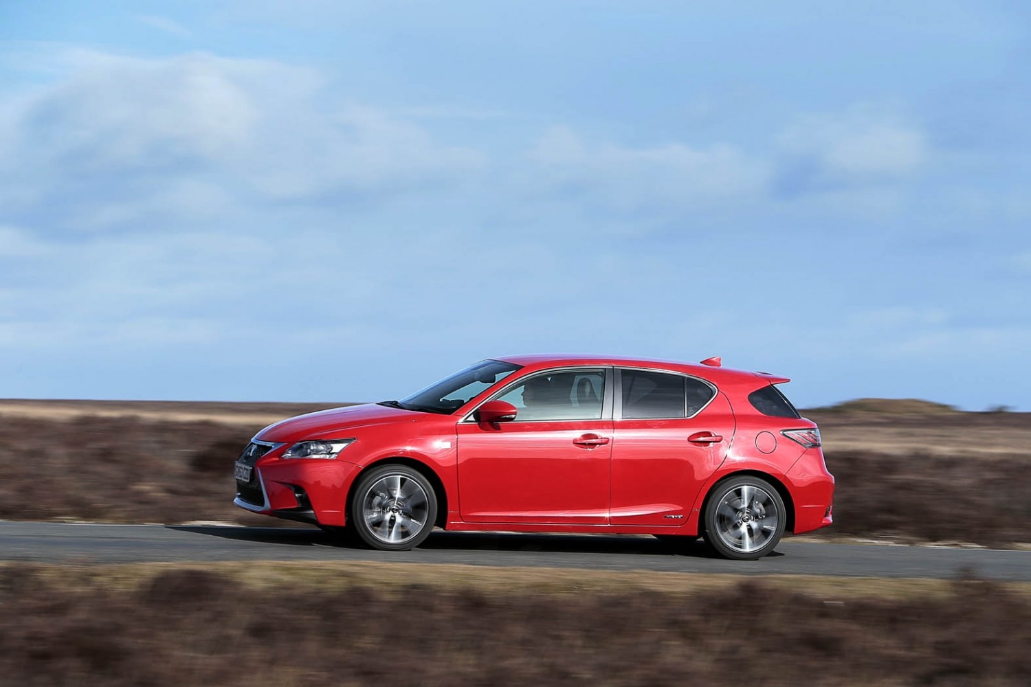 Lexus hybrid brings luxury to hatchbacks | Eurekar