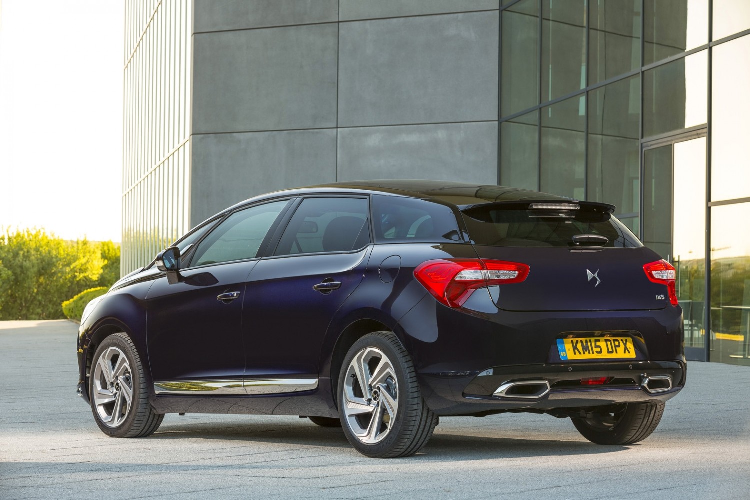DS 5 Prestige BlueHDi 150 - First Drive | Eurekar