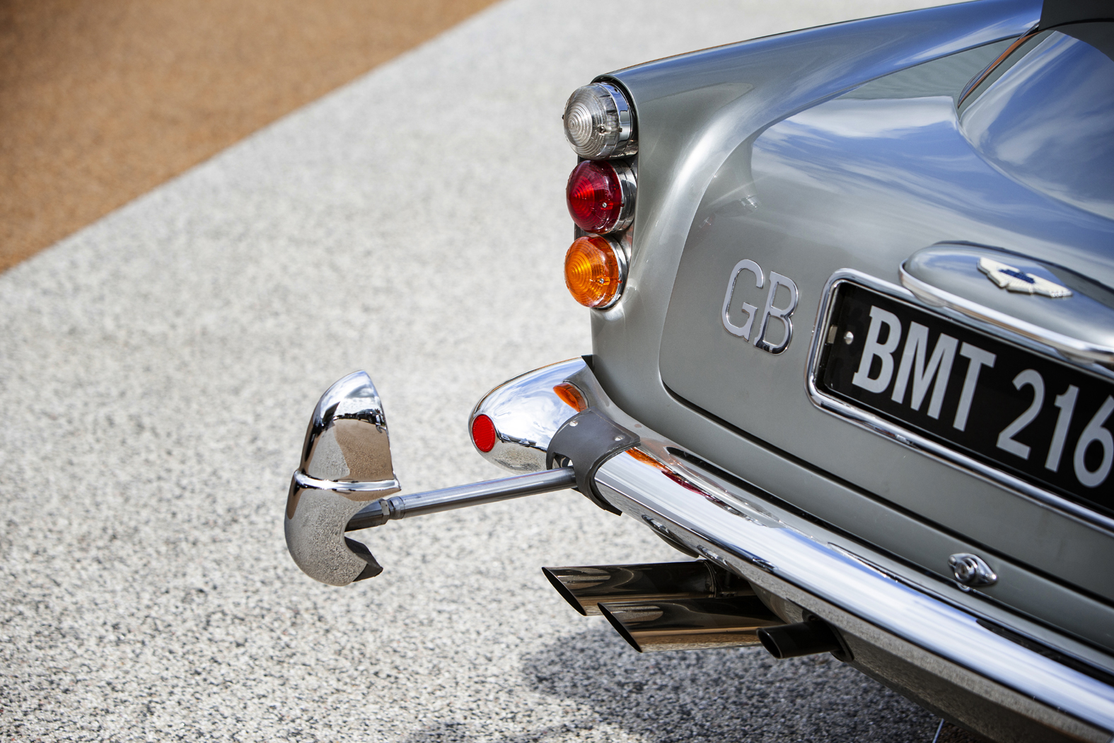 Bond's Aston Martin DB5 up for sale | Eurekar