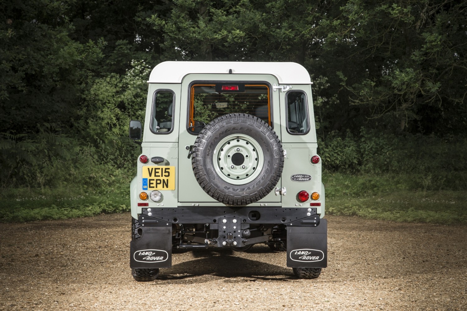 Land Rover Defender Heritage Edition 2015 - Review | Eurekar