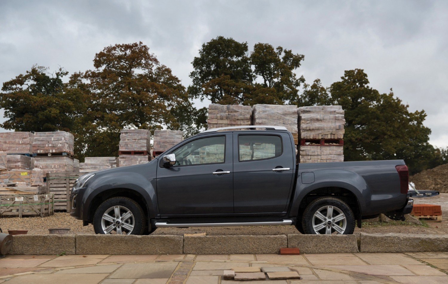 Isuzu reveals prices for new D-Max trucks | Eurekar