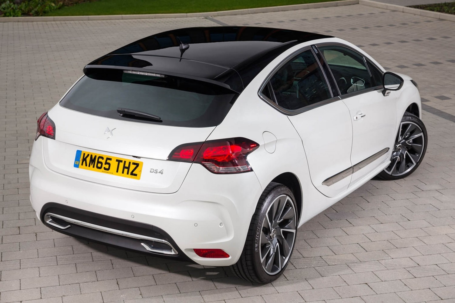 DS 4 2015 - First Drive | Eurekar