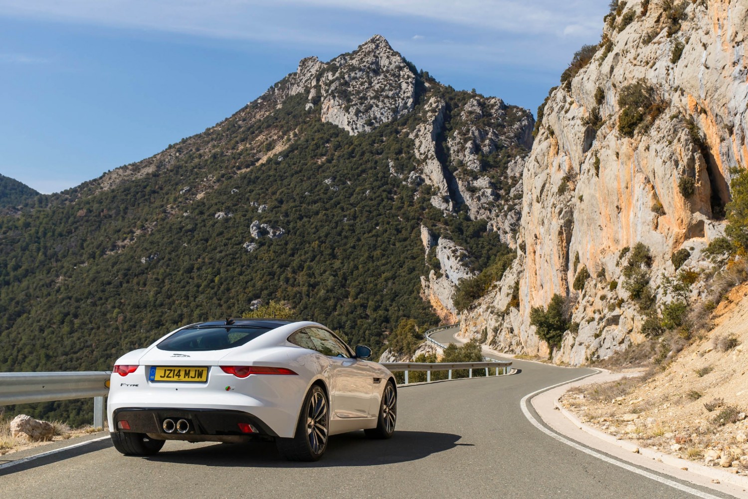 Jaguar F-Type V6 Coupe | Eurekar