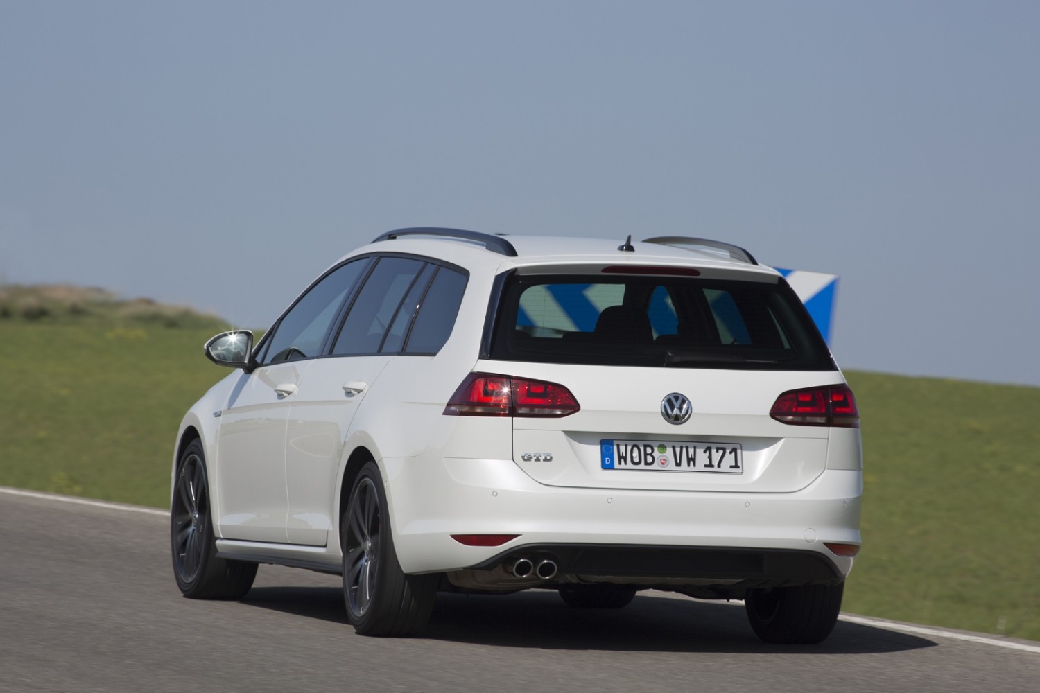 New Golf estates three above par | Eurekar