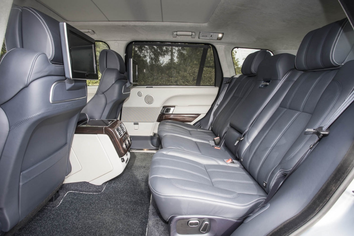 Range Rover Hybrid 2015 - Review | Eurekar