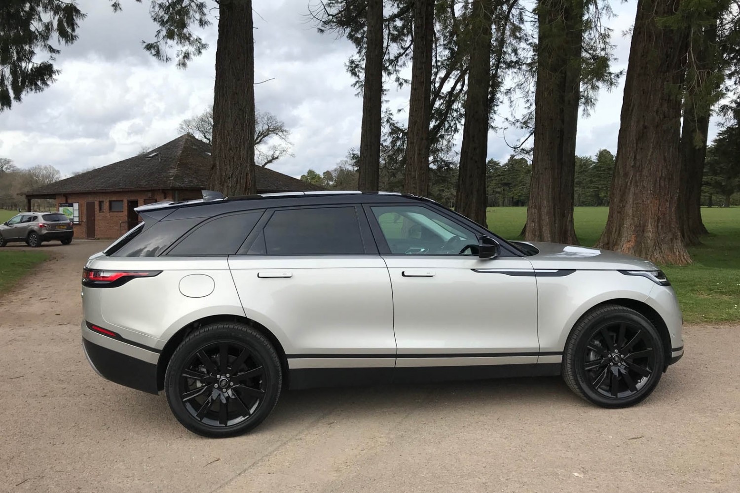 Range Rover Velar 2.0L HSE | Eurekar