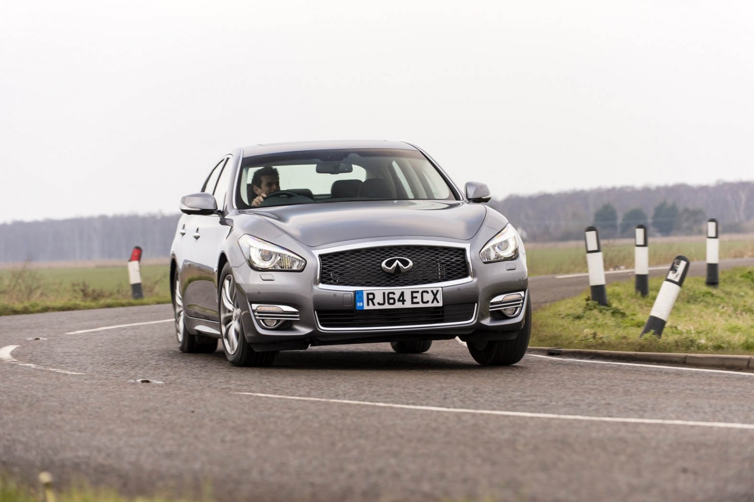 Infiniti Q70 Premium Tech Hybrid | Eurekar